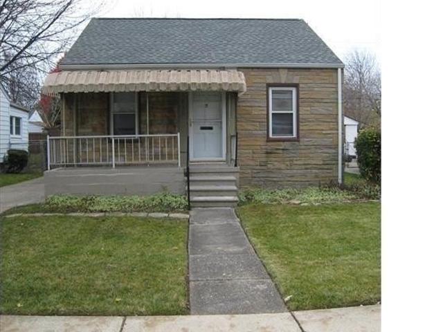 18556 Kenosha St, Harper Woods, MI 48225
