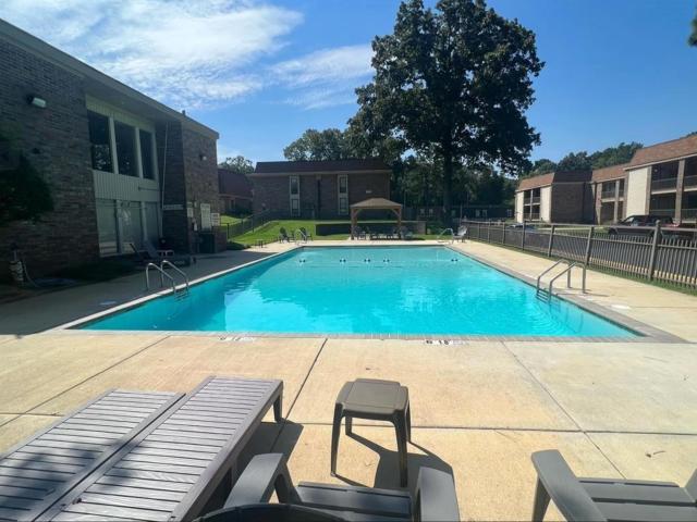 1855 w poplar woods cir