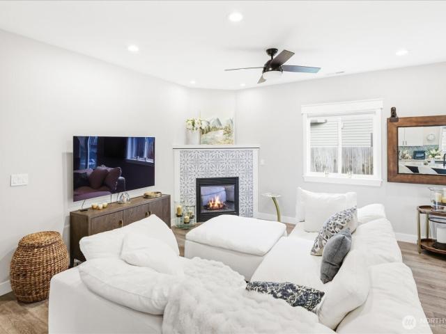 1855 Woodmere Loop