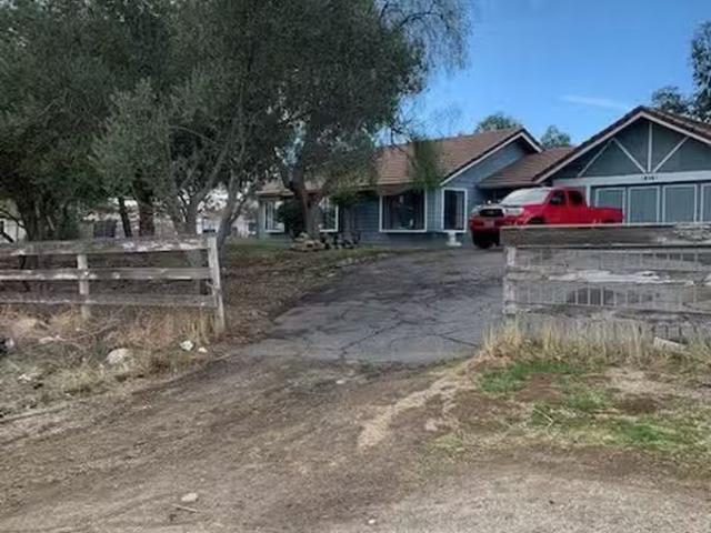 18561 Pequena Entrada