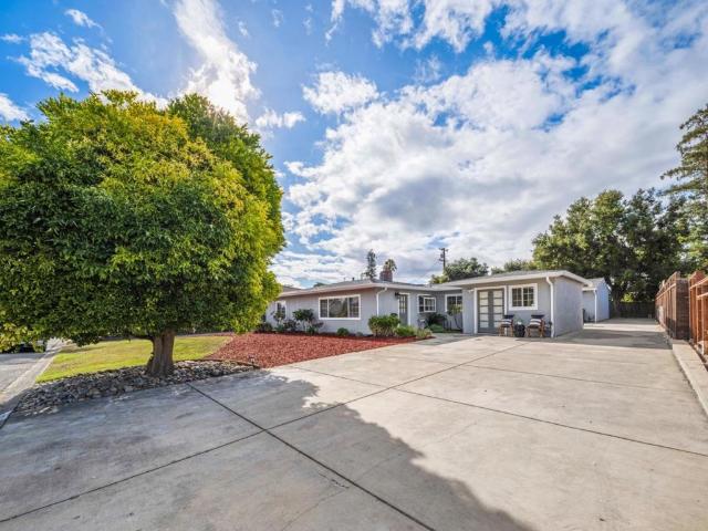 18564 Paseo Tierra