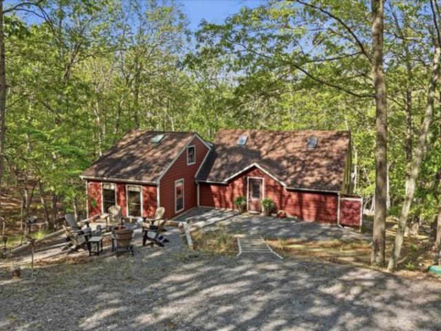 1856 Crossings View Rd, Paw, WV 25434