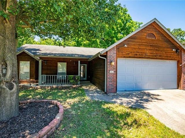 1857 N Albany Ln, Fayetteville, AR 72704