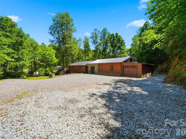 1857 Creekside Place