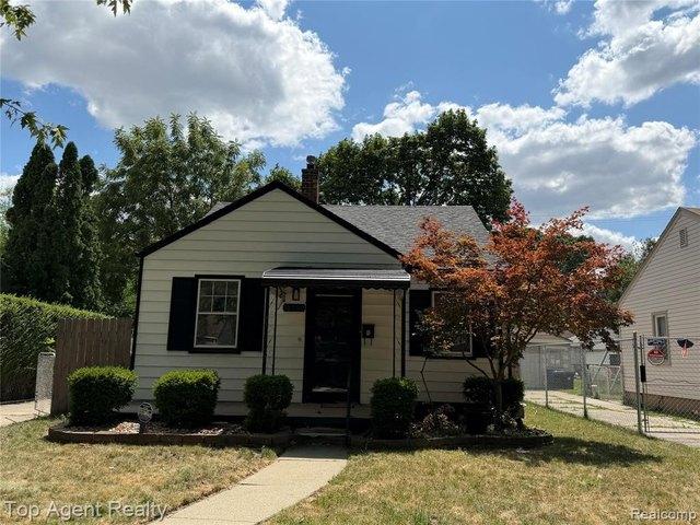 18580 Washtenaw St, Harper Woods, MI 48225