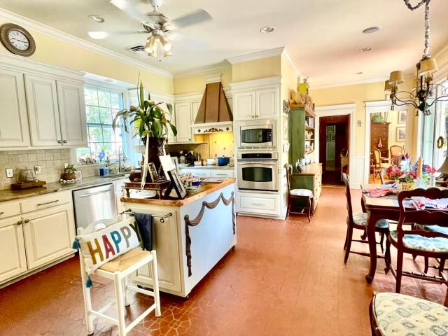 1858 E Lincoln Road