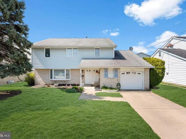 1858 Greymont St, Philadelphia, PA 19116