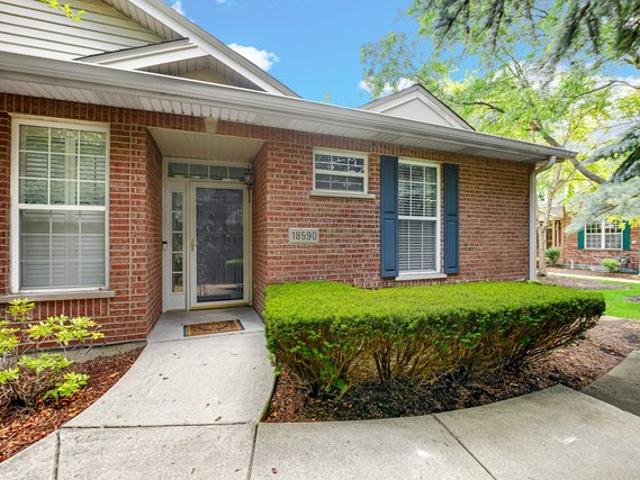 18590 W Point Dr, Tinley Park, IL 60477