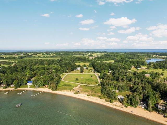 18599 Mission Rd, Traverse City, MI