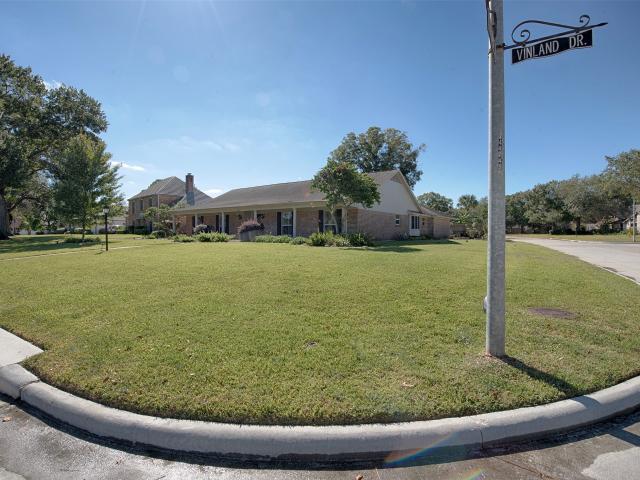 18502 Vinland Dr, Nassau Bay, TX 77058 | MLS #65207 | Compass