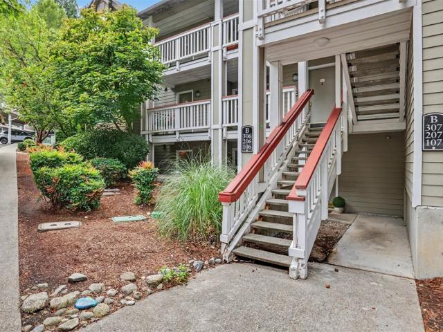 18505 SE Newport Way # B106