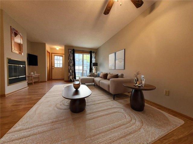 1850 Donegal Dr Apt 4, Woodbury, MN 55125