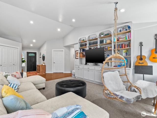 1850 th Street E