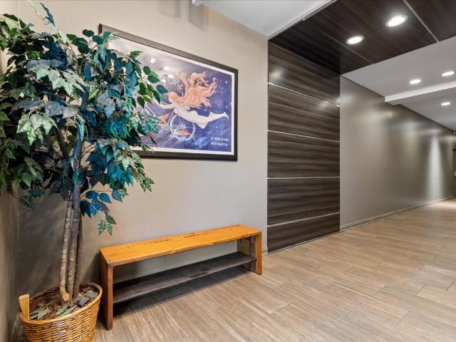 1850 W Division Street # 3B
