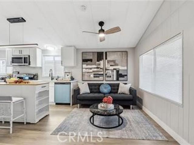 1850 W Orangethorpe