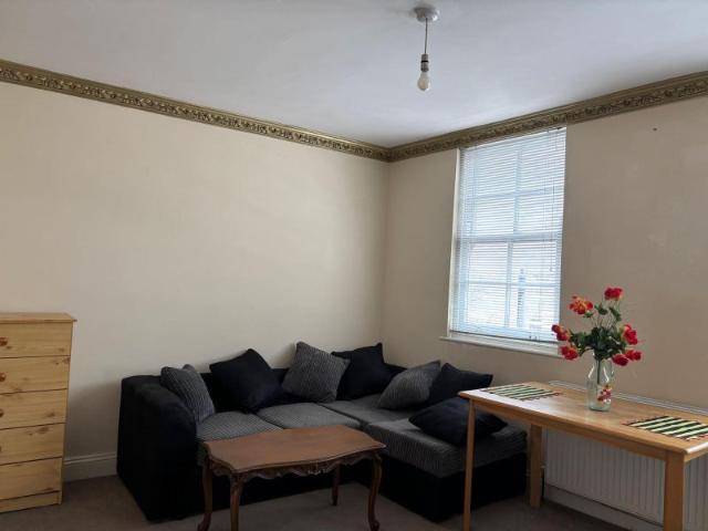 £1850: West Kensington One Bedroom Flat to Rent