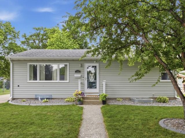 1850 16th St S, Fargo, ND 58103
