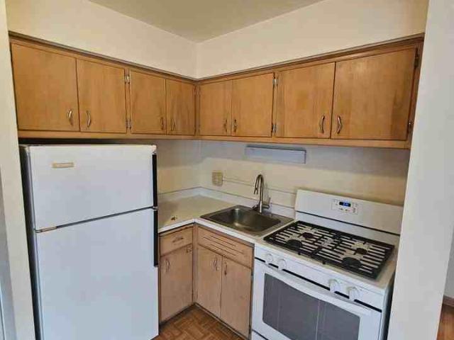 1851 N Oakland Ave 18 Unit 1 Bedroom Apartment for Rent at 1851 N Oakland Ave, Milwaukee, WI 53202 Lower East Side