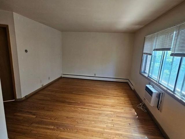 1851 N Oakland Ave 18 Unit 1 Bedroom Apartment for Rent at 1851 N Oakland Ave, Milwaukee, WI 53202 Lower East Side