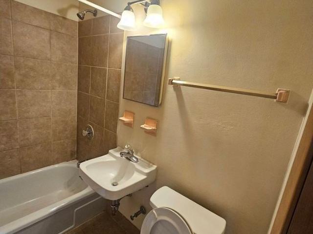 1851 N Oakland Ave 18 Unit 1 Bedroom Apartment for Rent at 1851 N Oakland Ave, Milwaukee, WI 53202 Lower East Side