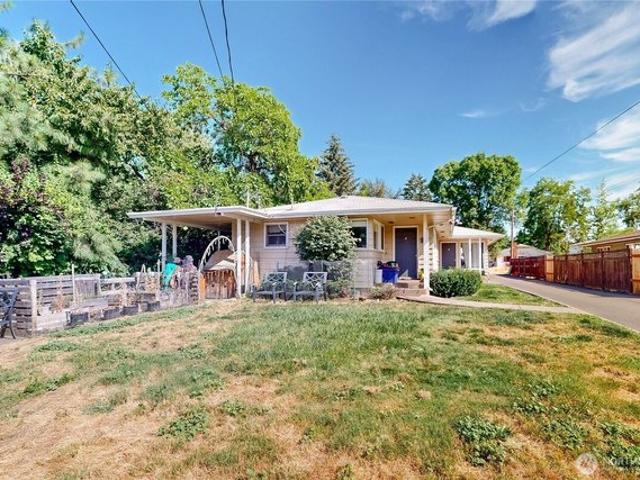 1851 Carl St, Walla, WA 99362