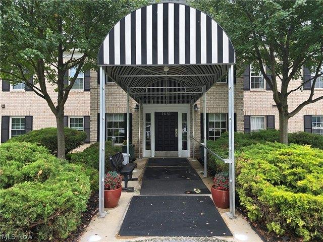 1851 King James Pkwy Apt 317, Westlake, OH 44145