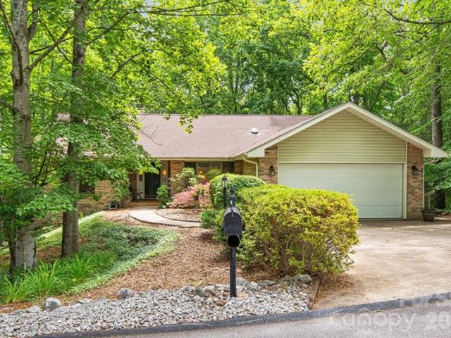 1851 Riverview Ct, Hendersonville, NC 28739