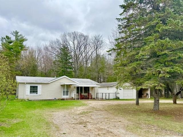 1851 S Loxley Rd, Roscommon, MI 48629