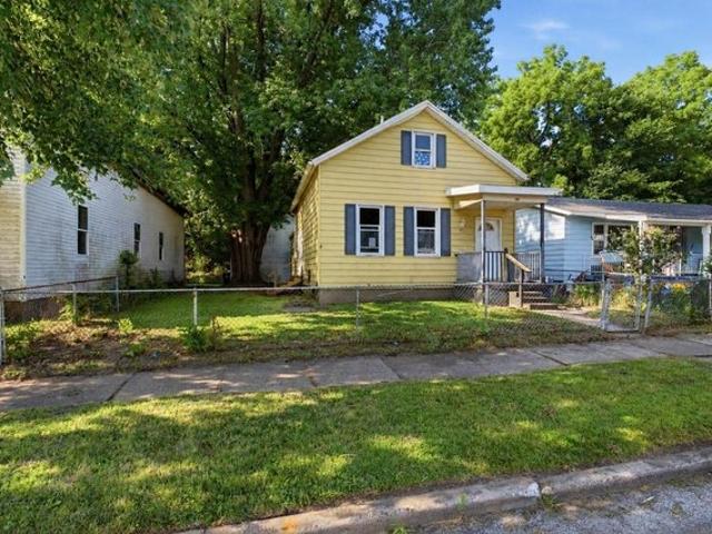 1851 W 6th St, Davenport, IA 52802