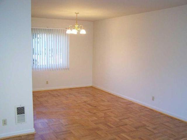 $1851 / 1br Fantastic First Floor One Bedroom With Wood Floor! Ready TODAY!