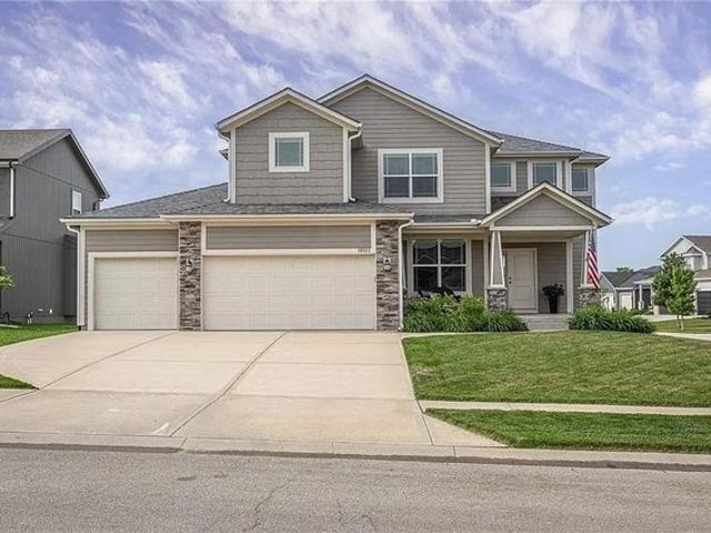 18523 W 193rd Ter, Spring Hill, KS 66083