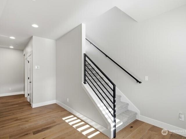18527 Meridian Ave SE