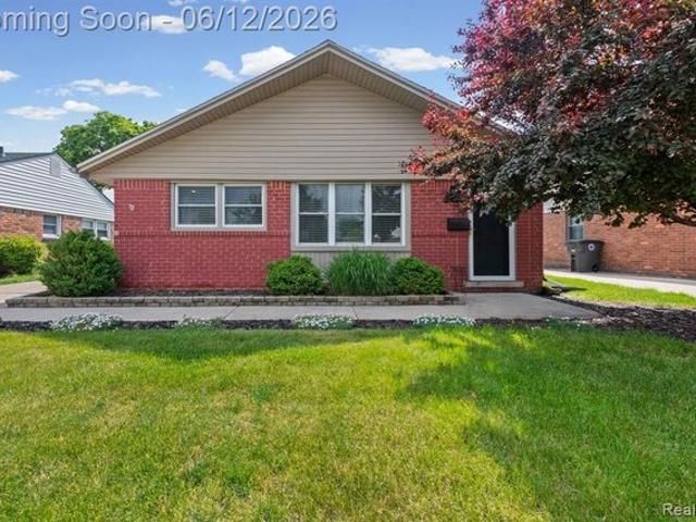 18525 Hinton St, Riverview, MI 48193