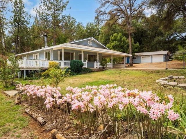 18525 Siesta Dr, Penn Valley, CA 95946