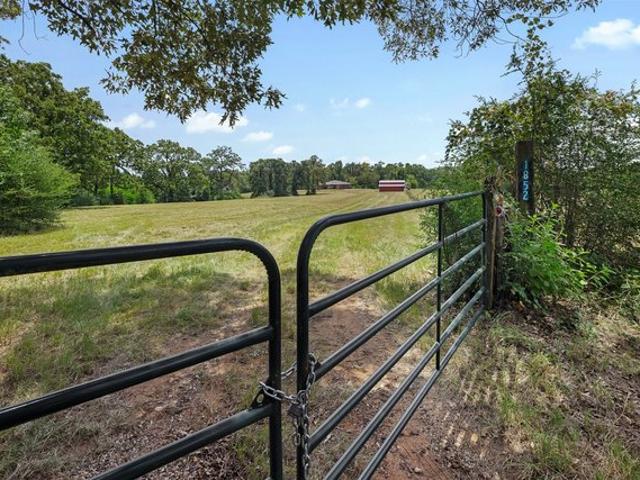 1852 County Road 202, Centerville, TX 75833
