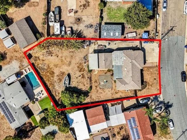 1852 Peppervilla Dr, El Cajon, CA 92021