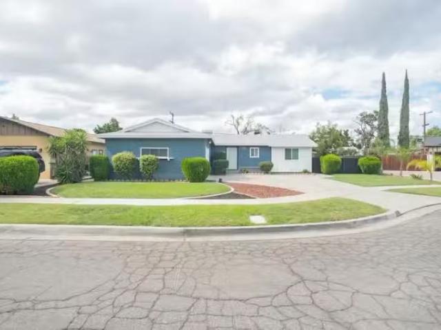 1852 S BAIRD CT, FRESNO, CA 93702