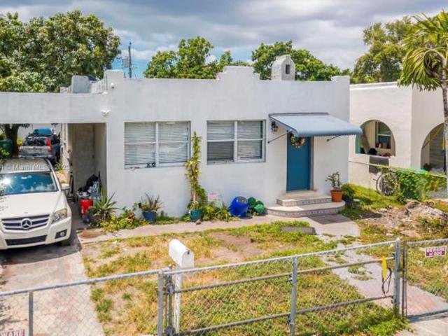 1852 47th St NW, Miami, FL 33142