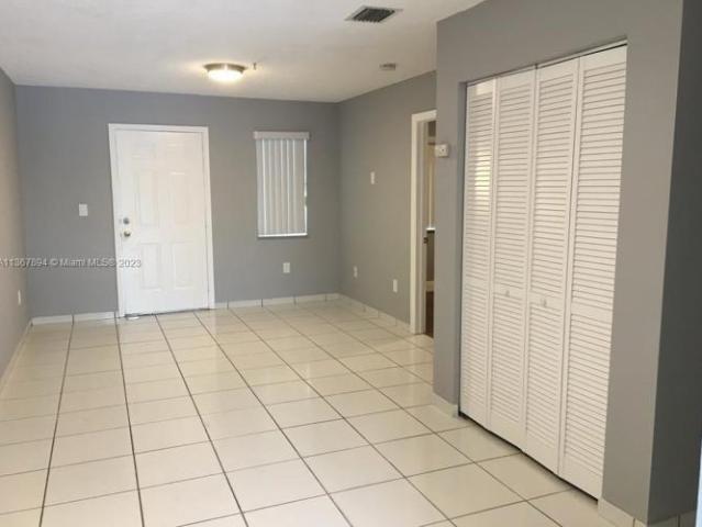 1852 7th St SW #309, Miami, FL 33135