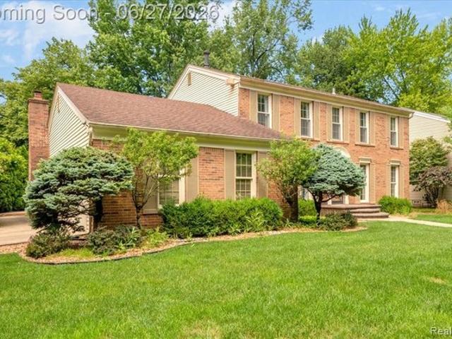 18535 Mayfield St, Livonia, MI 48152