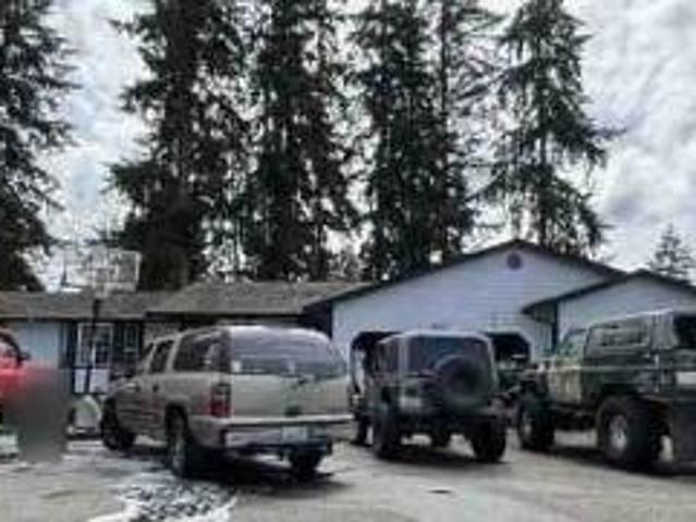185th Street Ct E