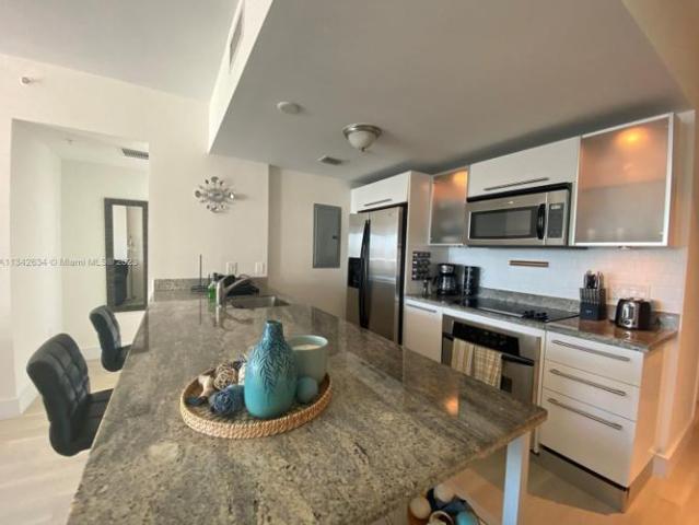 185 7th St SW #1402, Miami, FL 33130