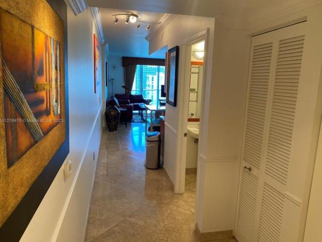 185 7th St SW #1502, Miami, FL 33130