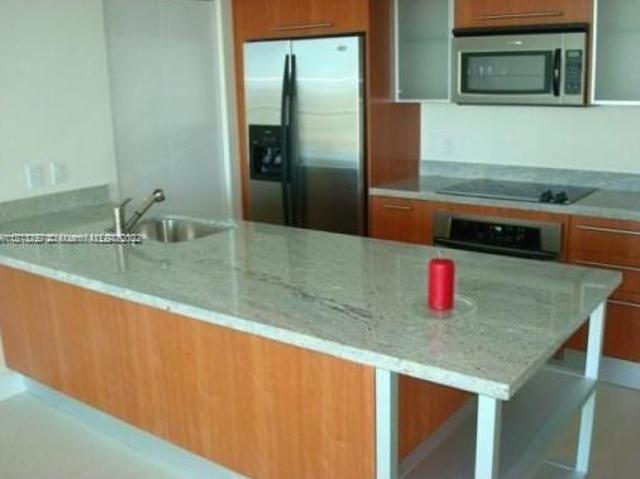 185 7th St SW #2207, Miami, FL 33130