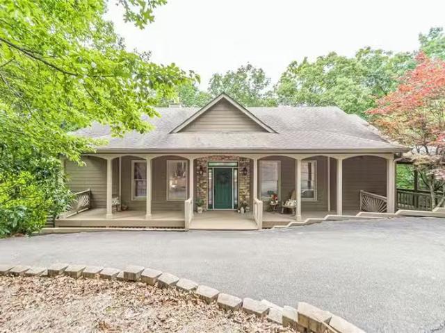185 CRESTED FERN LN, JASPER, GA 30143 Single Family Residence.