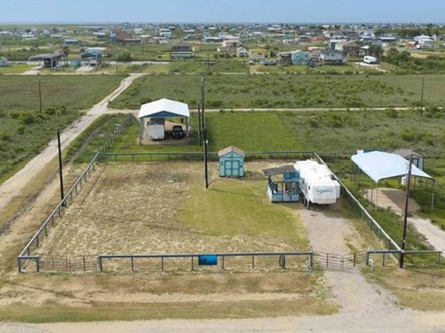185 Curlew St, Sargent, TX 77414