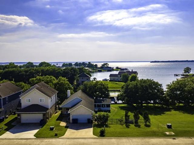 185 Bayview Ln, Livingston, TX 77351