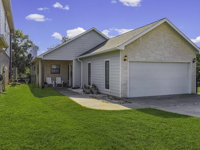 185 Bayview Ln, Livingston, TX 77351