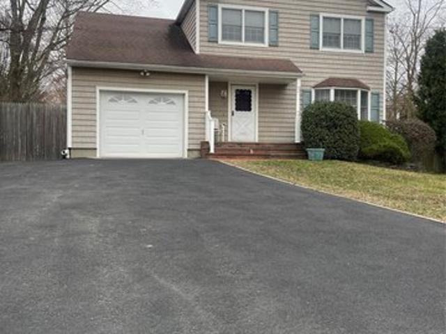 185 Birch Rd, Kings Park, NY 11754