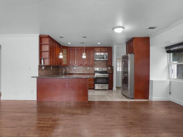185 E 17th Street